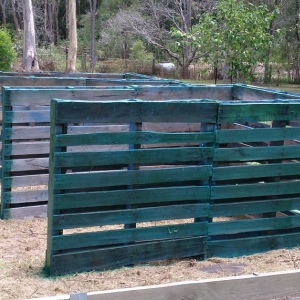 How To Make Compost Bays From Recycled Pallets | Self Sufficient Culture